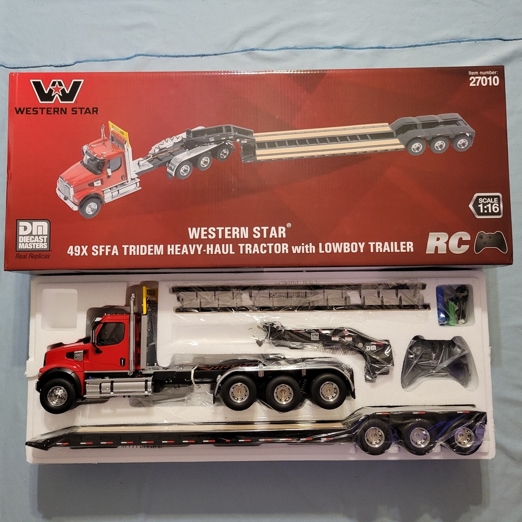 Diecast Masters - Western Star 49X SSFA Tridem Heavy-Haul Tractor with Lowboy Trailer (Remote ...